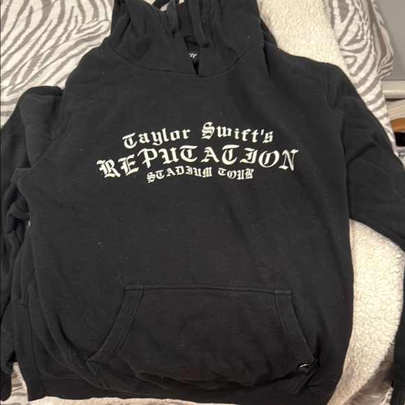 Taylor Swift | Sweaters | Taylor Swift Black Reputation Stadium Tour ...